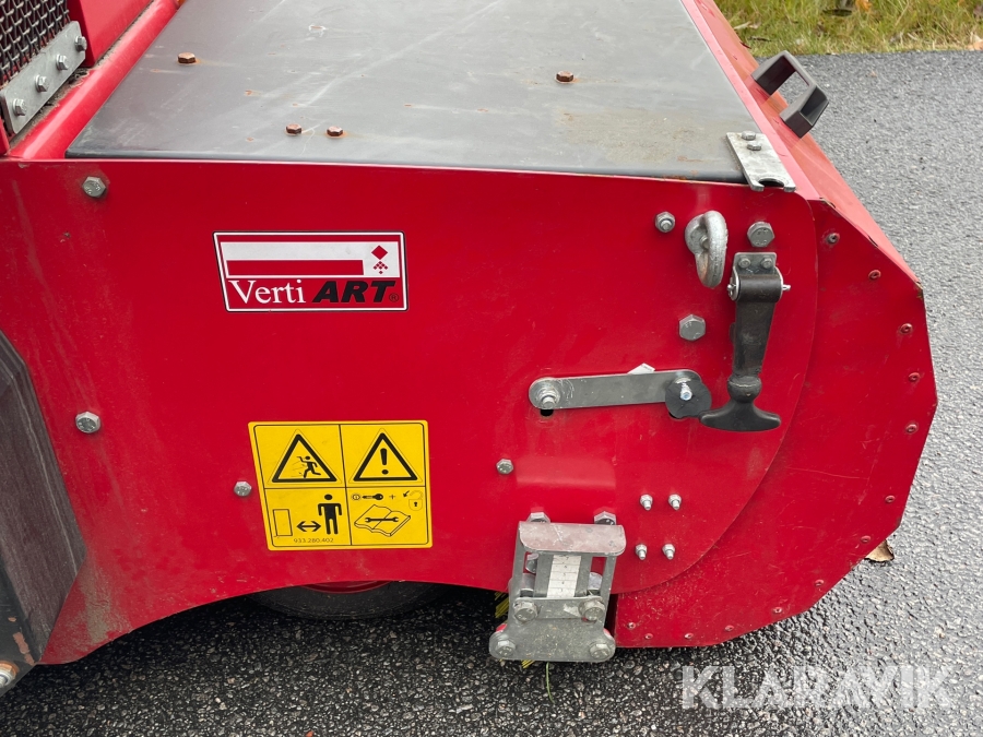 Städmaskin för konstgräs Redexim Verti-Top 1800, Mölndal, Kl