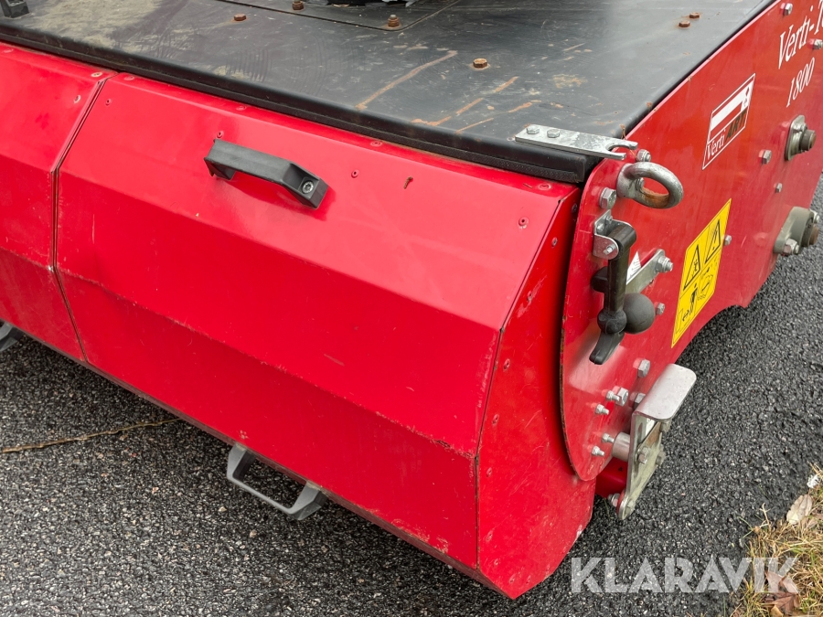 Städmaskin för konstgräs Redexim Verti-Top 1800, Mölndal, Kl