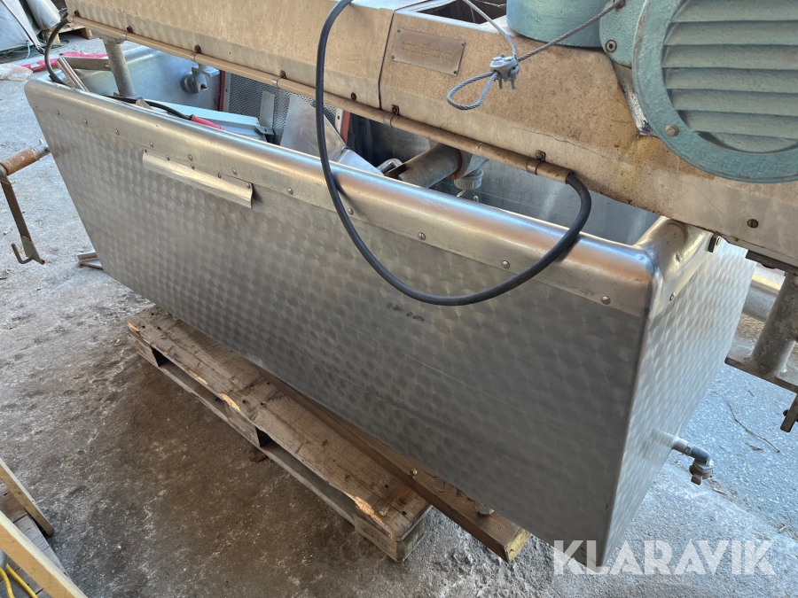 Rostfritt ostkar Roskilde med omrörare, ostpress mm, Gotland