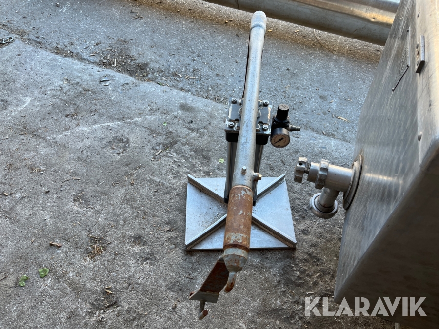 Rostfritt ostkar Roskilde med omrörare, ostpress mm, Gotland