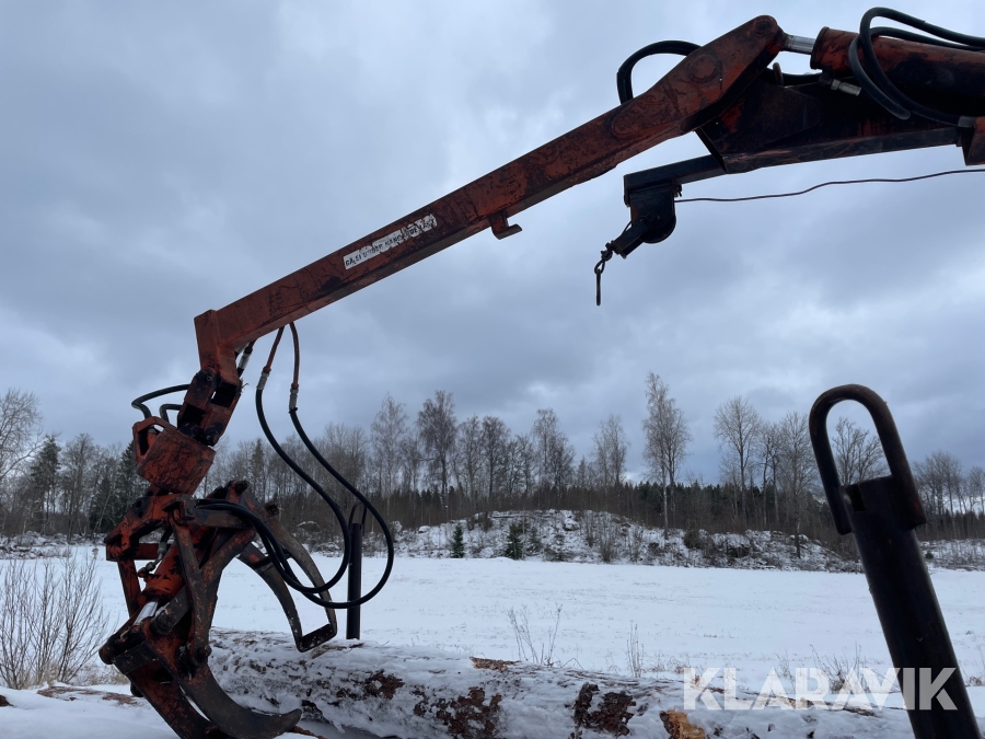 Skogskran med kärra FMV 1800, Uppsala, Klaravik auktioner