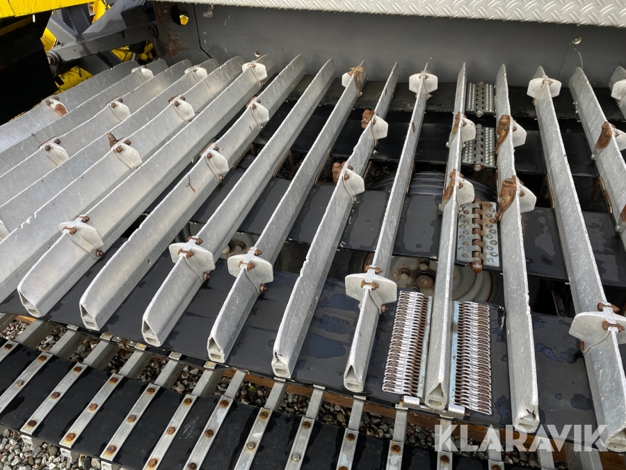 Pistmaskin Pistenbully PB 200D, Östersund, Klaravik auktione