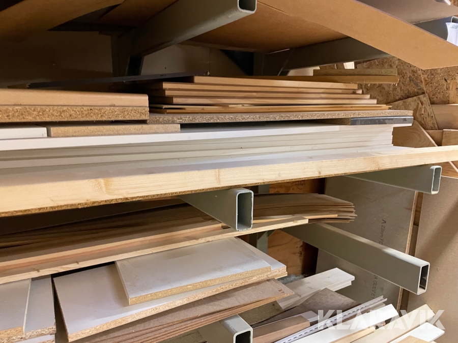 Materialställ med material, Trollhättan, Klaravik auktioner