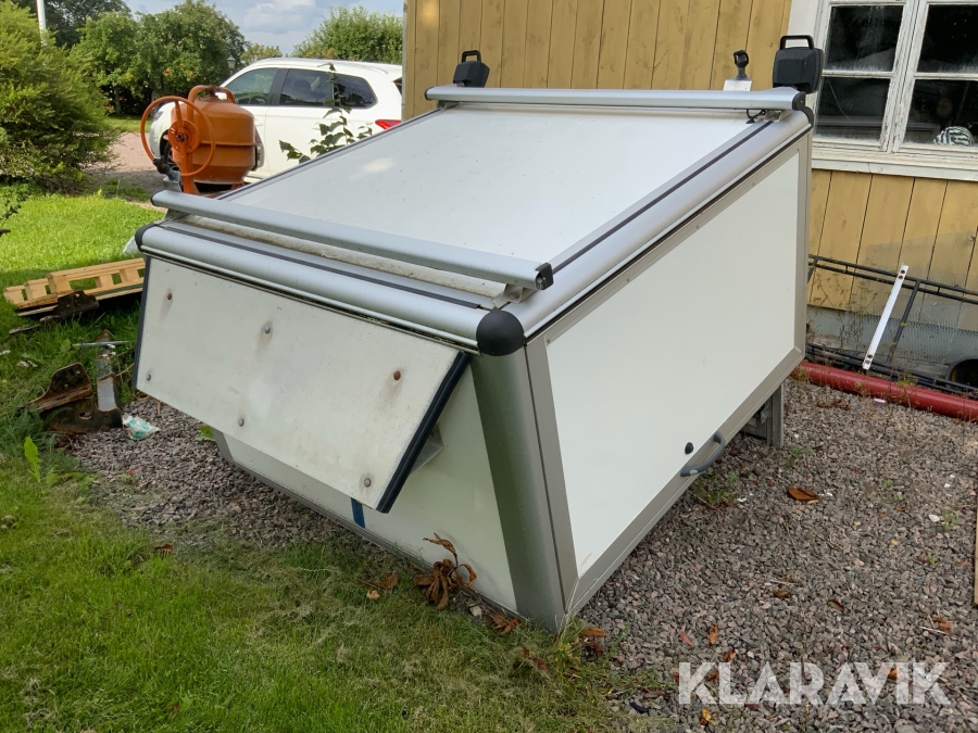 Flakkåpa Irsta Skåp, Skara, Klaravik auktioner