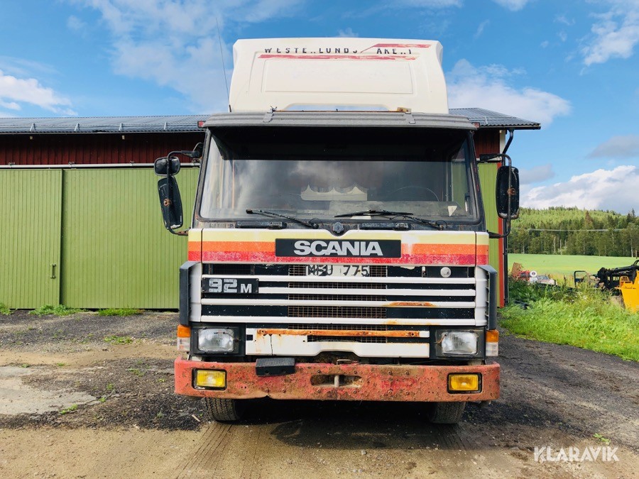 Lastbil Scania 92M med bakgavellyft
