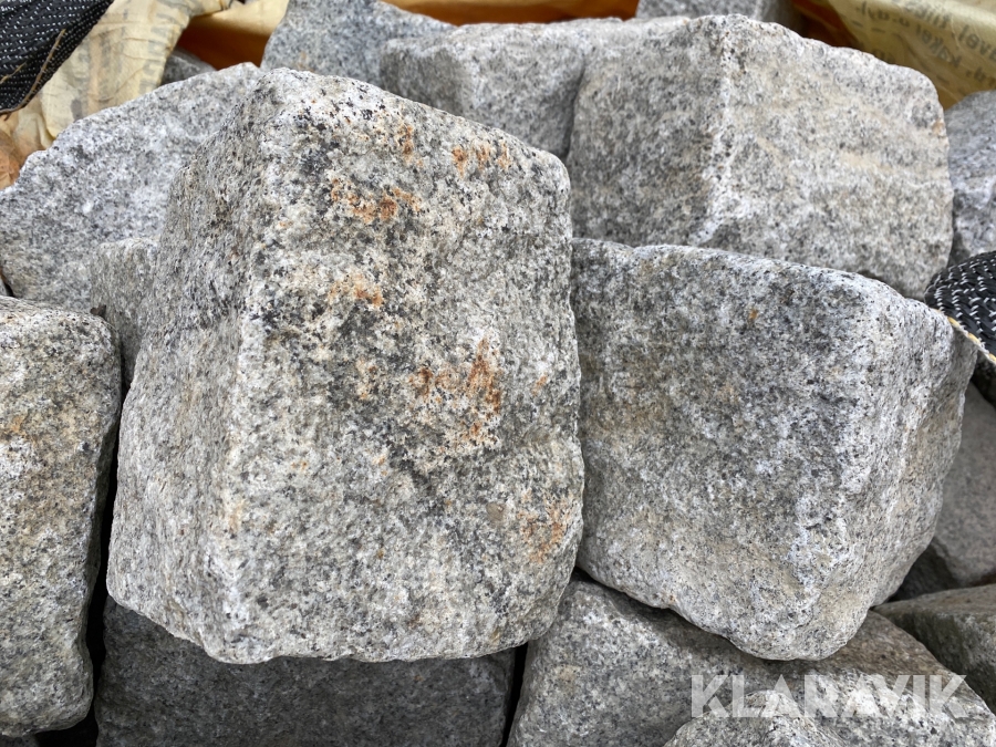 Storgatsten ca 20-25 säckar Granit, Huddinge, Klaravik aukt