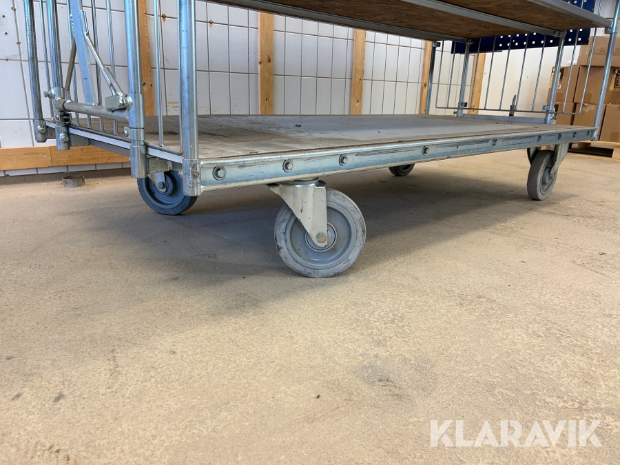 Stor rullvagn med 3 hyllplan och drag, Vänersborg, Klaravik