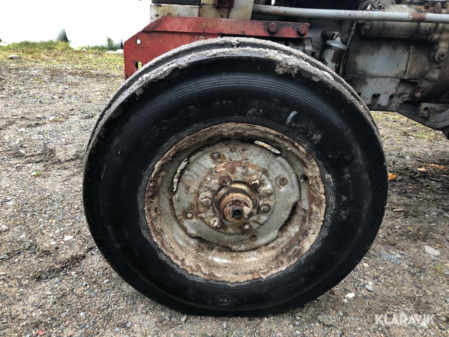 Traktor Massey - Ferguson 175 S