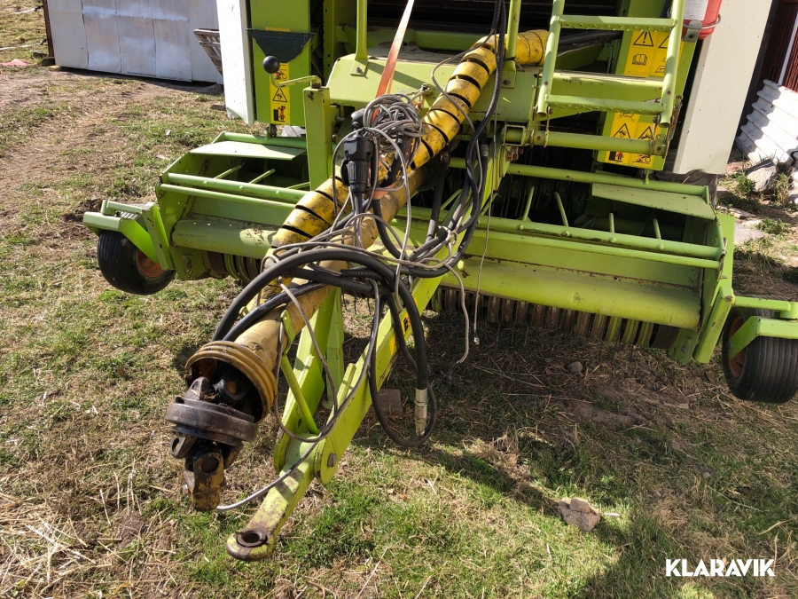 Rundbalspress och inplastare Claas 725