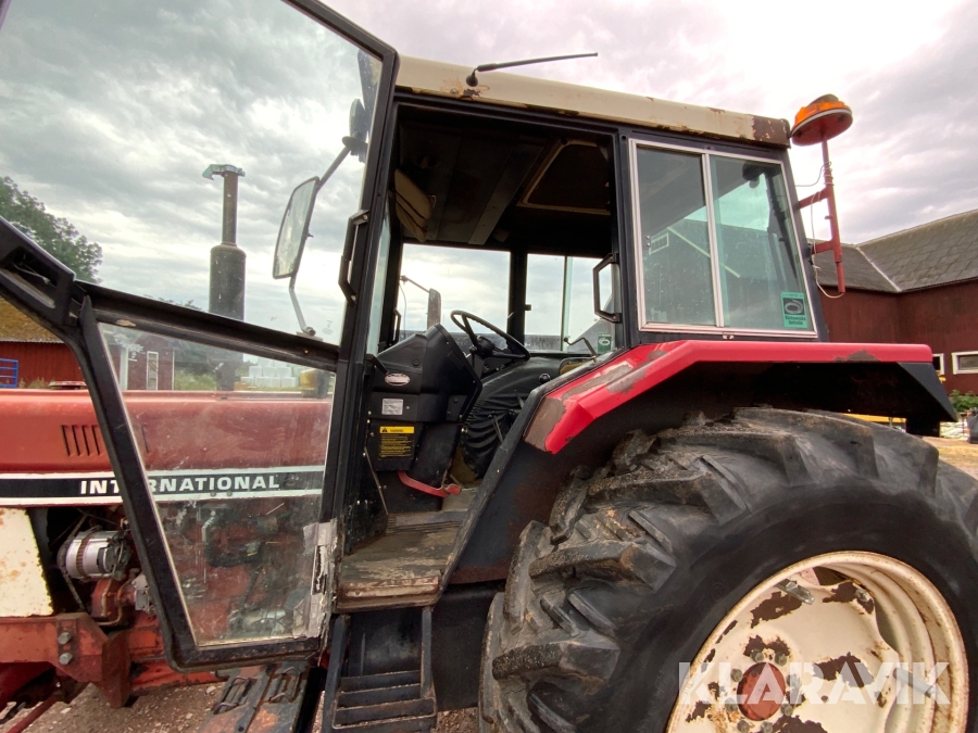 Traktor International 784, Skövde, Klaravik auktioner
