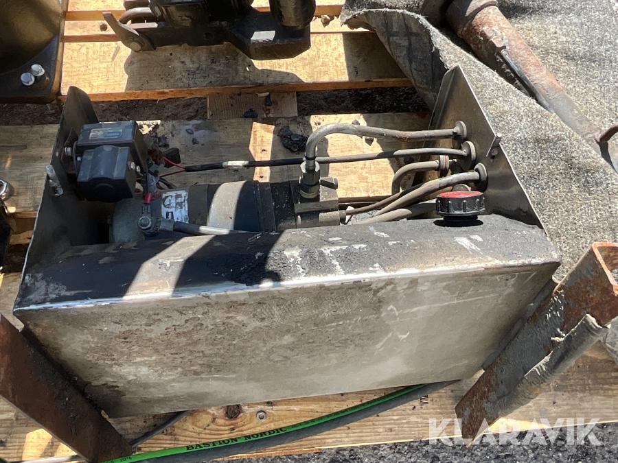 Kran Hiab 008T, Nacka, Klaravik auktioner