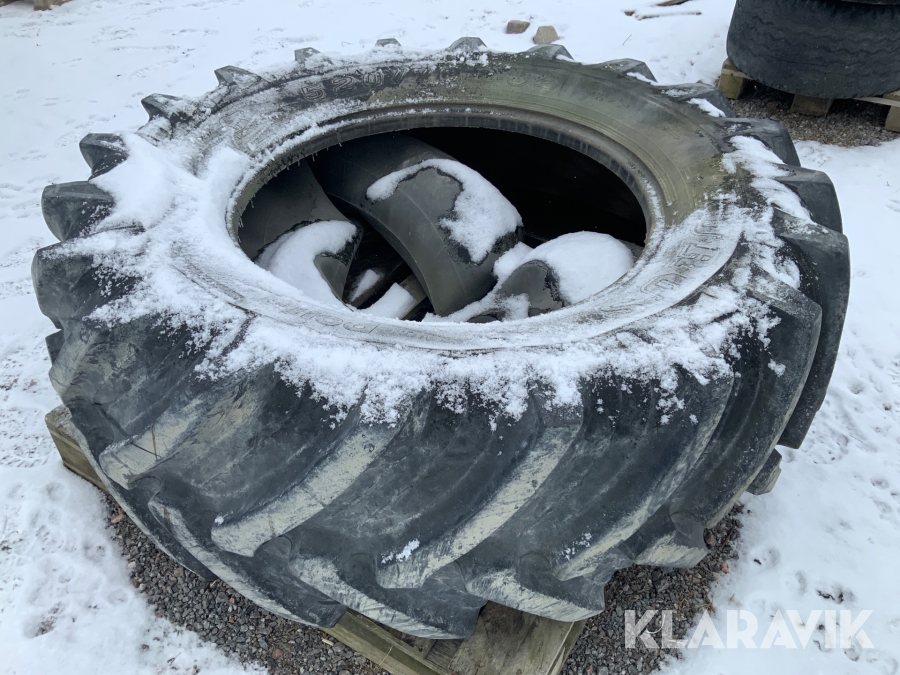 Traktordäck Taurus 520/70R34, Strängnäs, Klaravik auktioner