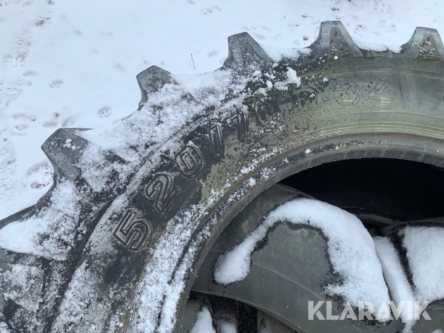 Traktordäck Taurus 520/70R34, Strängnäs, Klaravik auktioner
