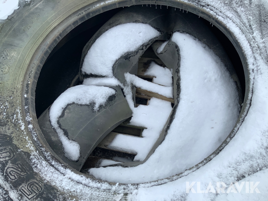 Traktordäck Taurus 520/70R34, Strängnäs, Klaravik auktioner