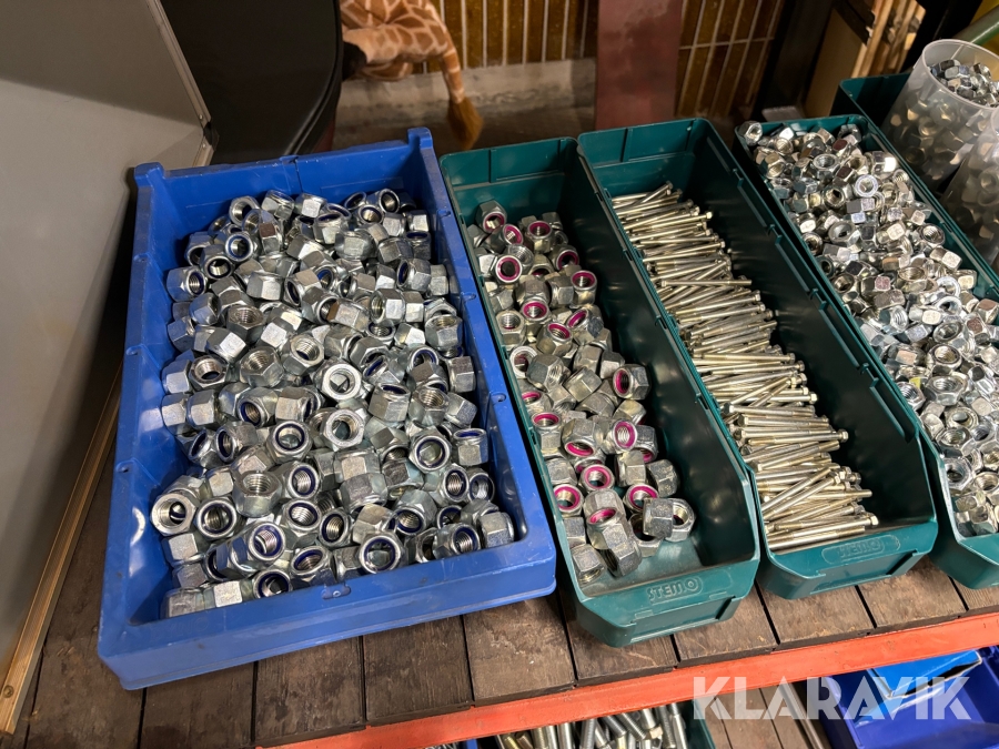 Parti med bultar och muttrar, Nacka, Klaravik auktioner