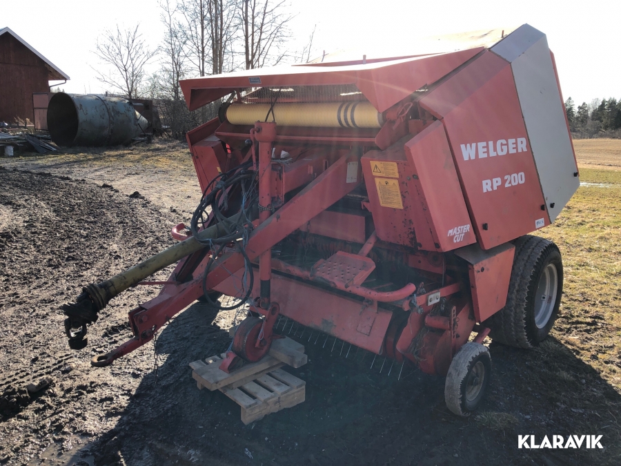 Rundbalspress Welger RP 200 med hack och knivar
