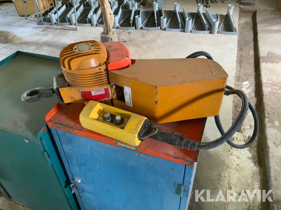 Klaravik Auktioner | Elektrisk lyftblock Mv stålprodukter 125kg