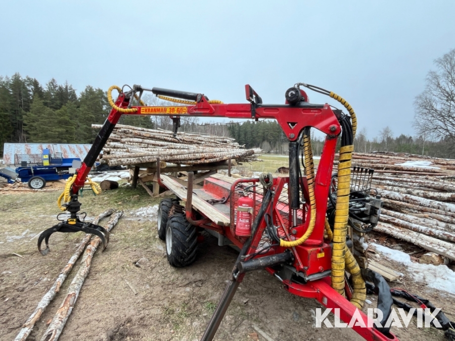 Skogsvagn med hydraulisk kran Kranman T1900 E, Norrtälje, Kl