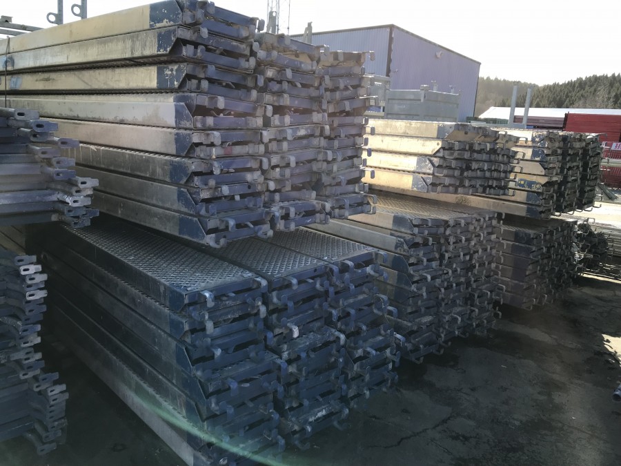 Klaravik Auktioner | Ca 230 aluplank Haki