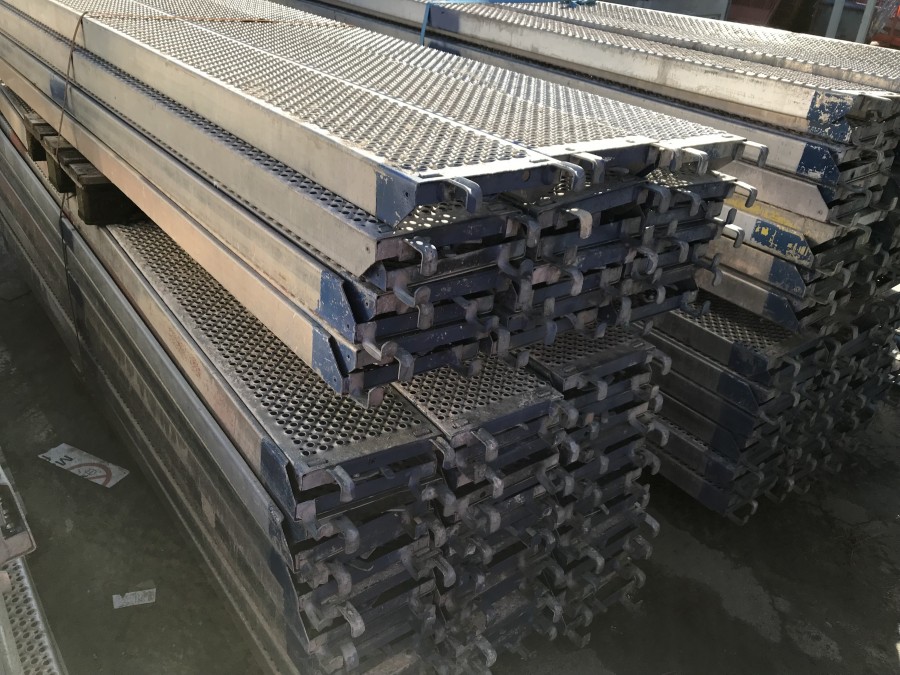 Klaravik Auktioner | Ca 230 aluplank Haki