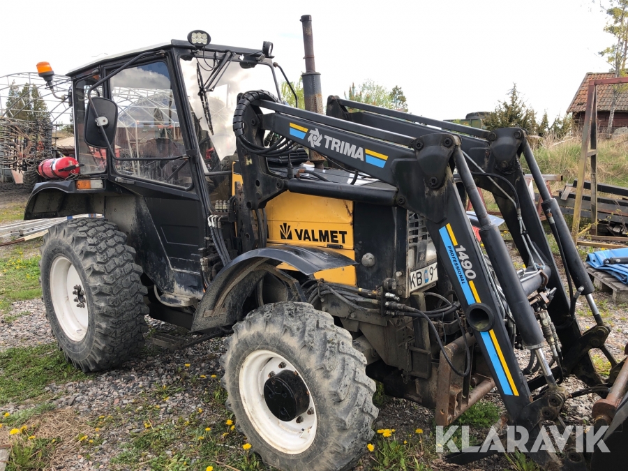 Traktor Valmet 415M med tillbehör