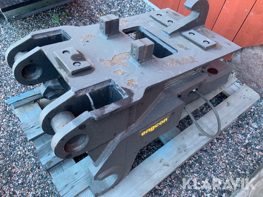 Klaravik Auktioner | Hydraulisk adapter Engcon B27/30