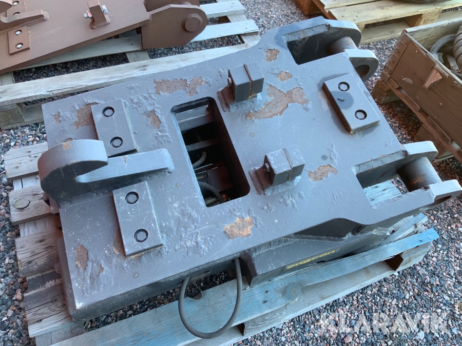 Klaravik Auktioner | Hydraulisk adapter Engcon B27/30