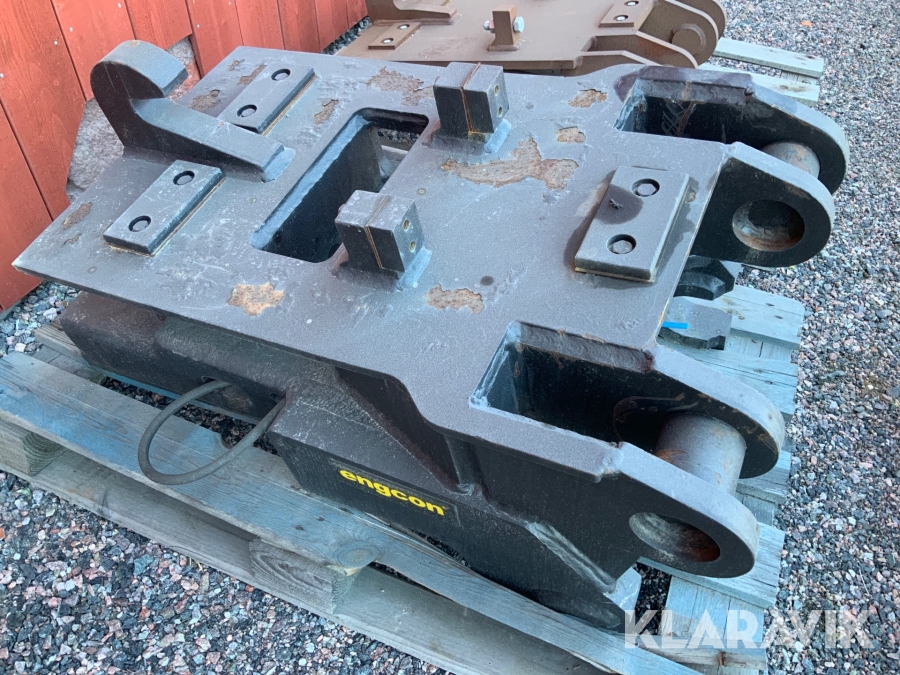 Klaravik Auktioner | Hydraulisk adapter Engcon B27/30