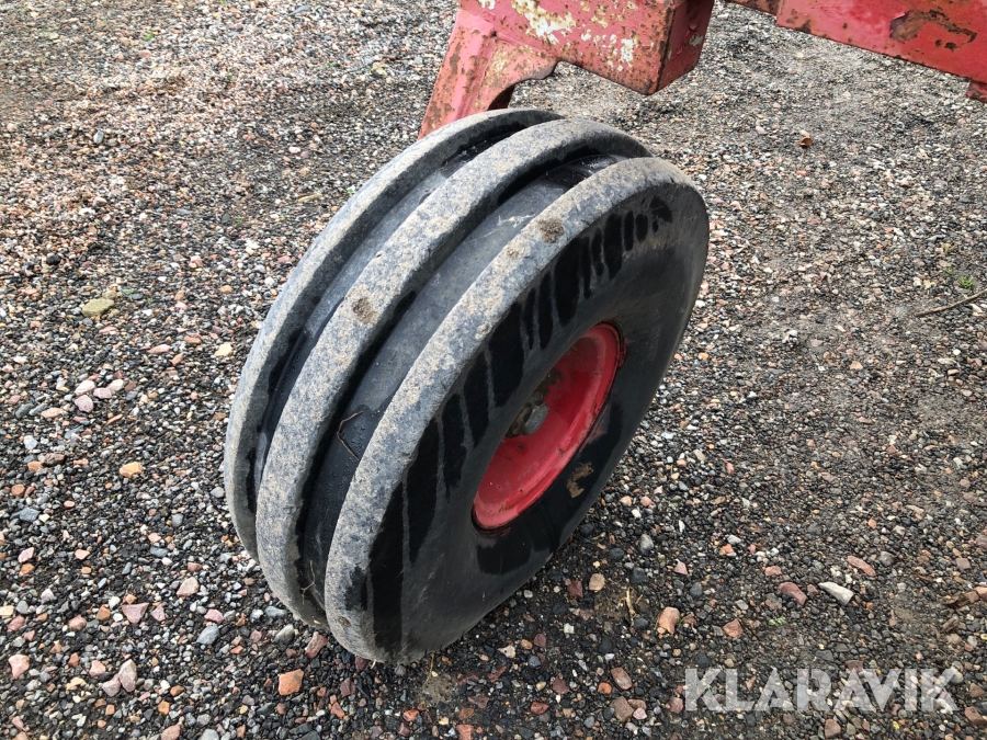 Klaravik Auktioner | Krokpinnsharv Lilla Harrie 10 meter med spårluckrare