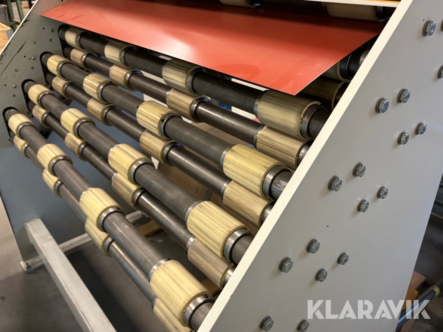 Klippsträckare med coilfördelare och arbetsbord Forstner KA-