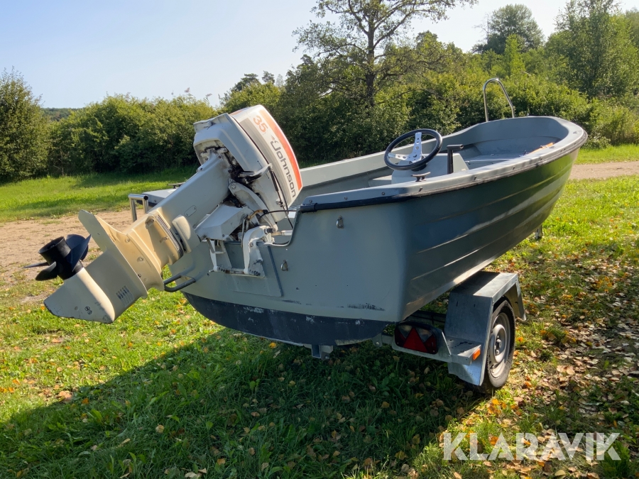 Klaravik Auktioner | Motorbåt Crescent 465 med johnson 35hk