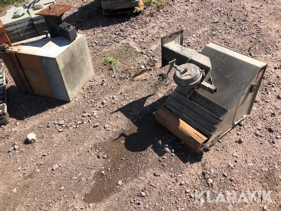 Klaravik Auktioner | Sandspridarlådor 2st Slirej