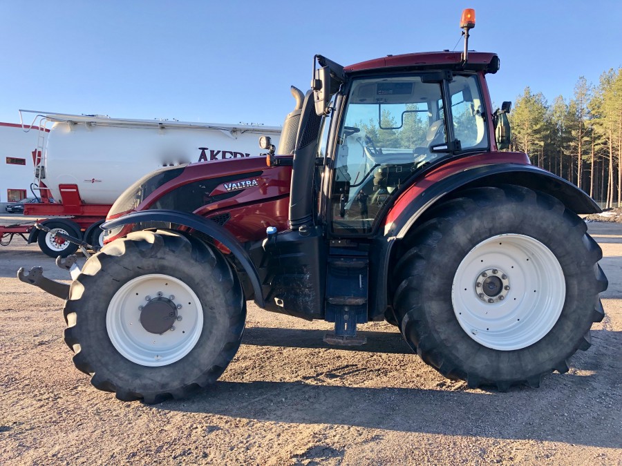 Traktor Valtra T234