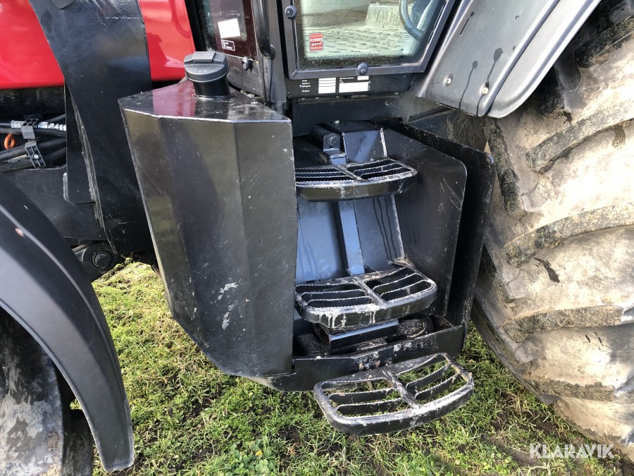 Skogsutrustad Valtra N101 med frontlastare