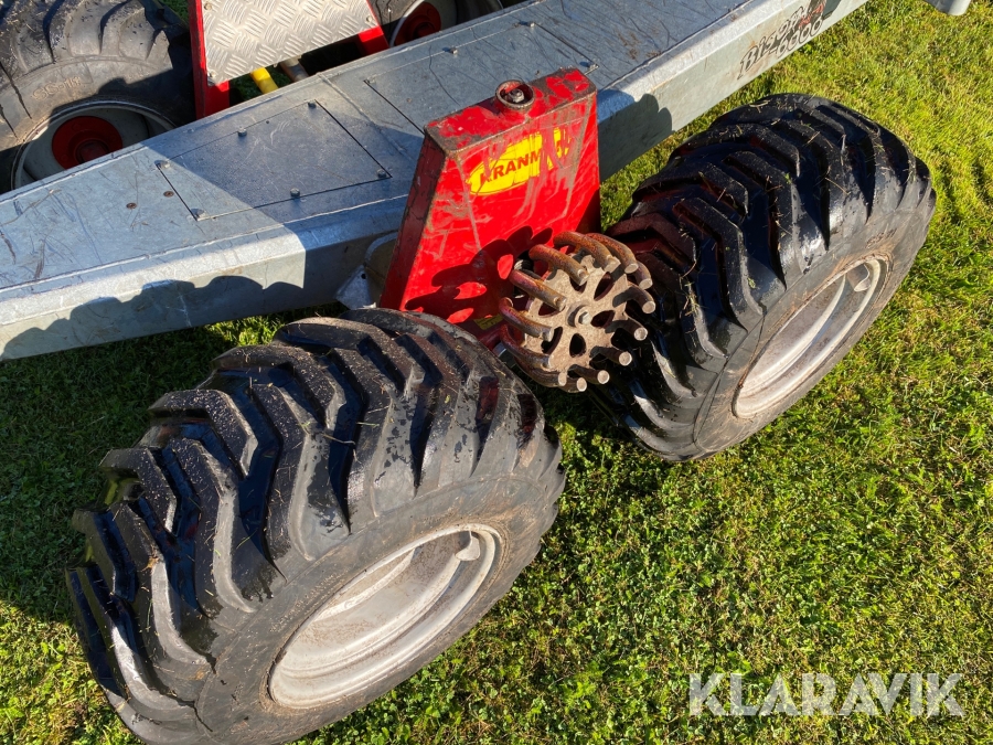 Skotare Bison 6000 4WD med dollykärra