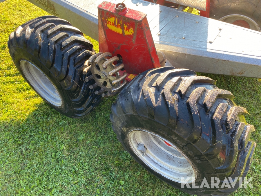 Skotare Bison 6000 4WD med dollykärra