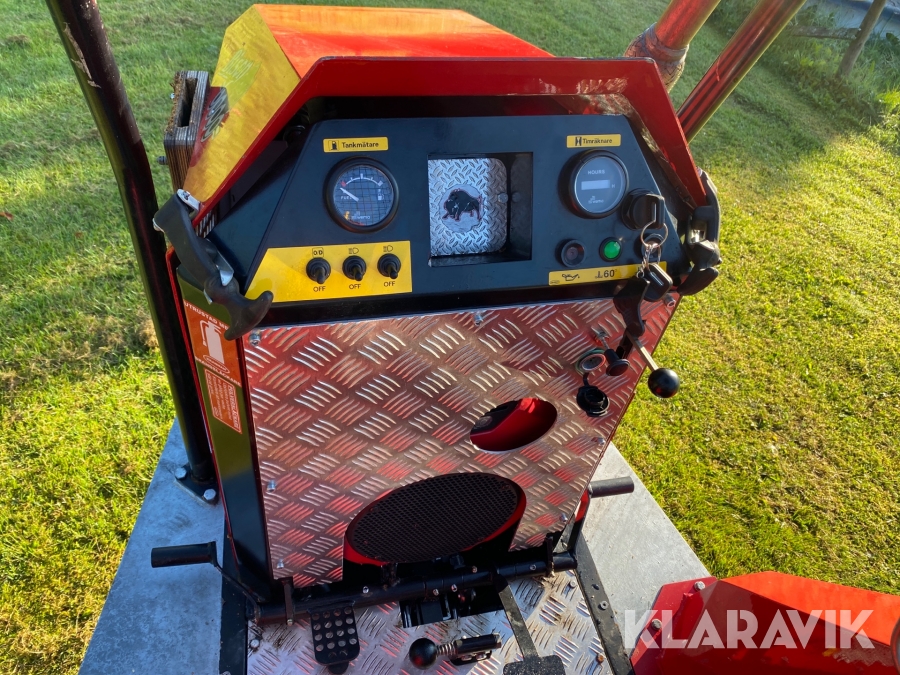 Skotare Bison 6000 4WD med dollykärra