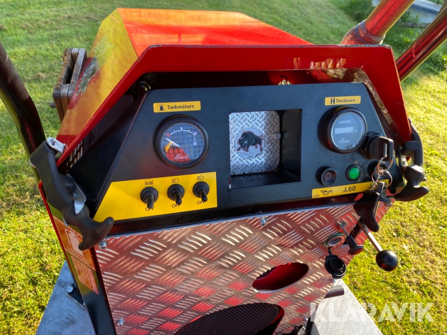 Skotare Bison 6000 4WD med dollykärra