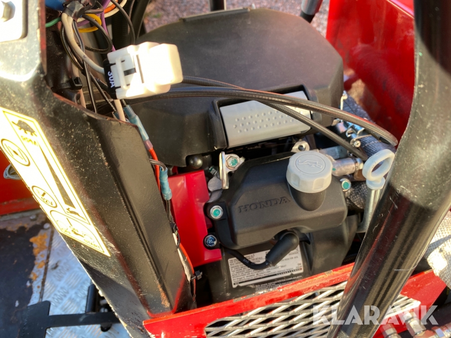 Skotare Bison 6000 4WD med dollykärra