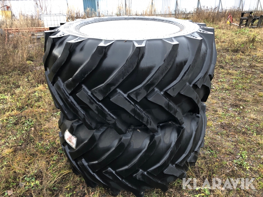 Klaravik Auktioner | Däck på fälg Trelleborg 700/55-34 2st