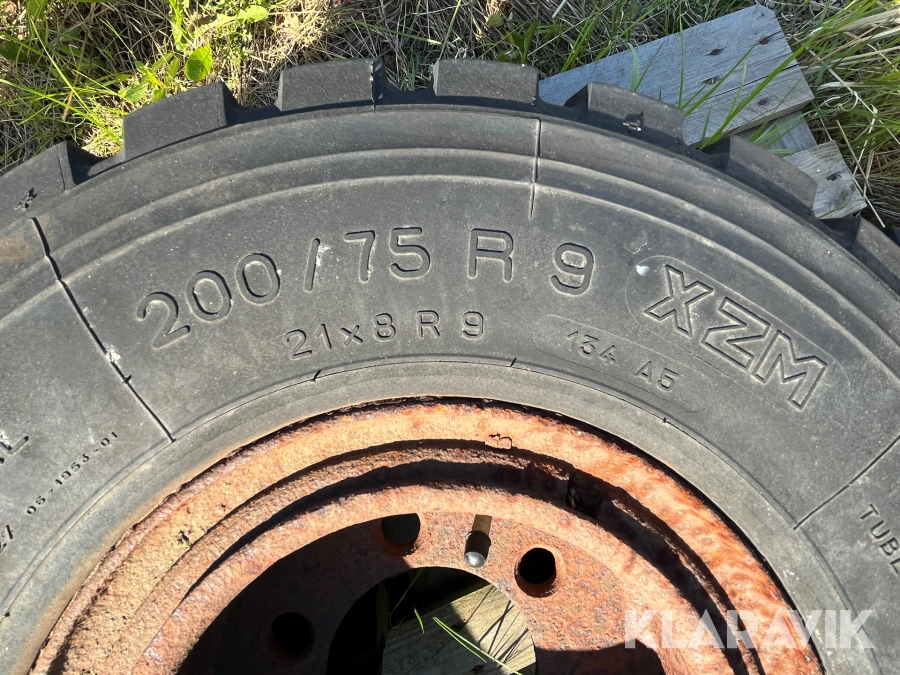 Massiva truckdäck Michelin XZM, Klippan, Klaravik auktioner