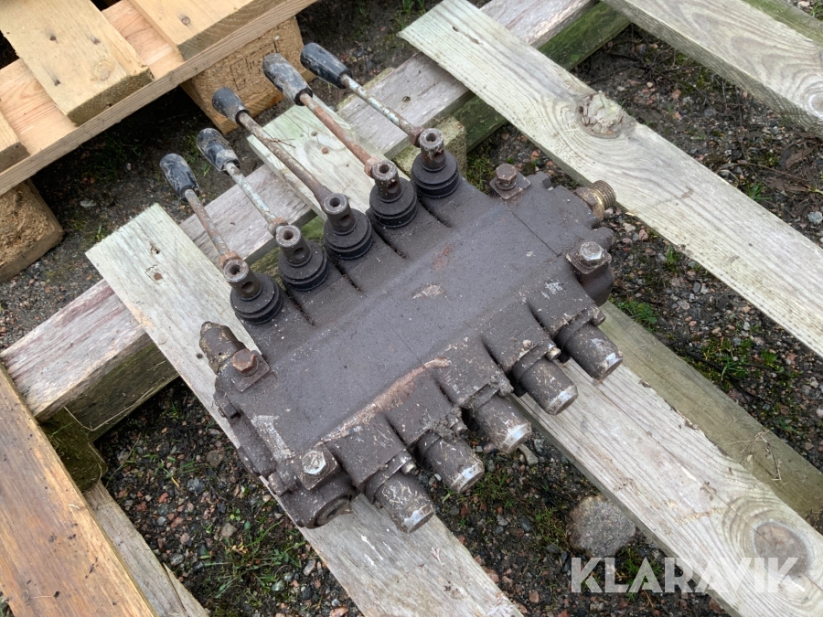 Ventilpaket och kolv, Katrineholm, Klaravik auktioner