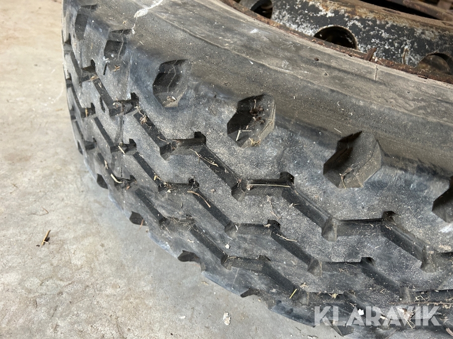 Lastbils däck på fälg Bridgestone, Uppsala, Klaravik auktion