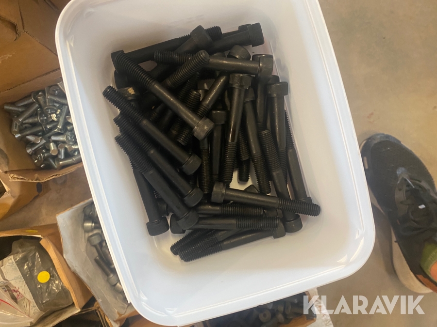 Parti med bult & mutter, Sandviken, Klaravik auktioner