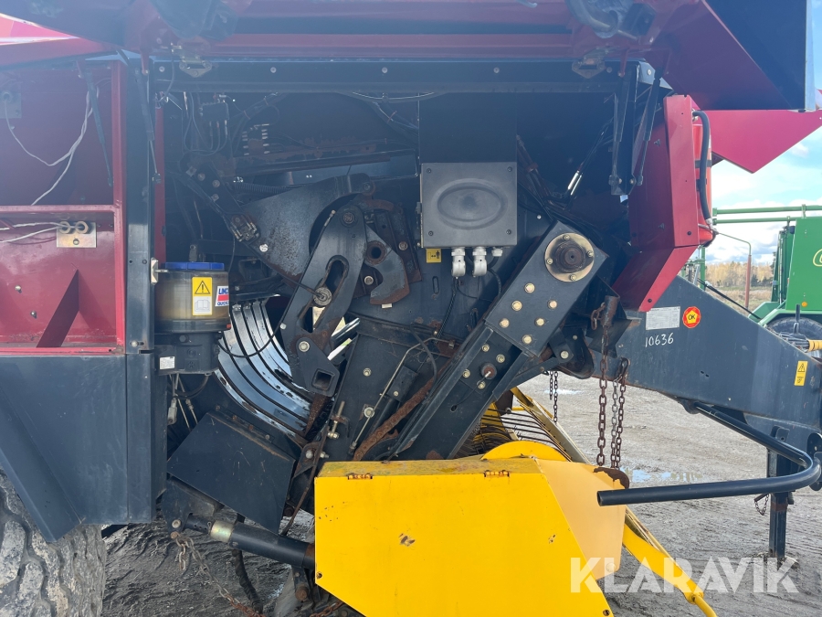 Fyrkantspress New Holland BB950, Örebro, Klaravik auktioner