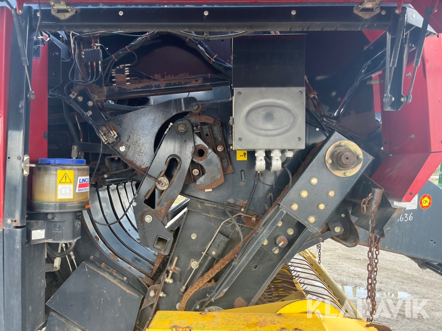 Fyrkantspress New Holland BB950, Örebro, Klaravik auktioner