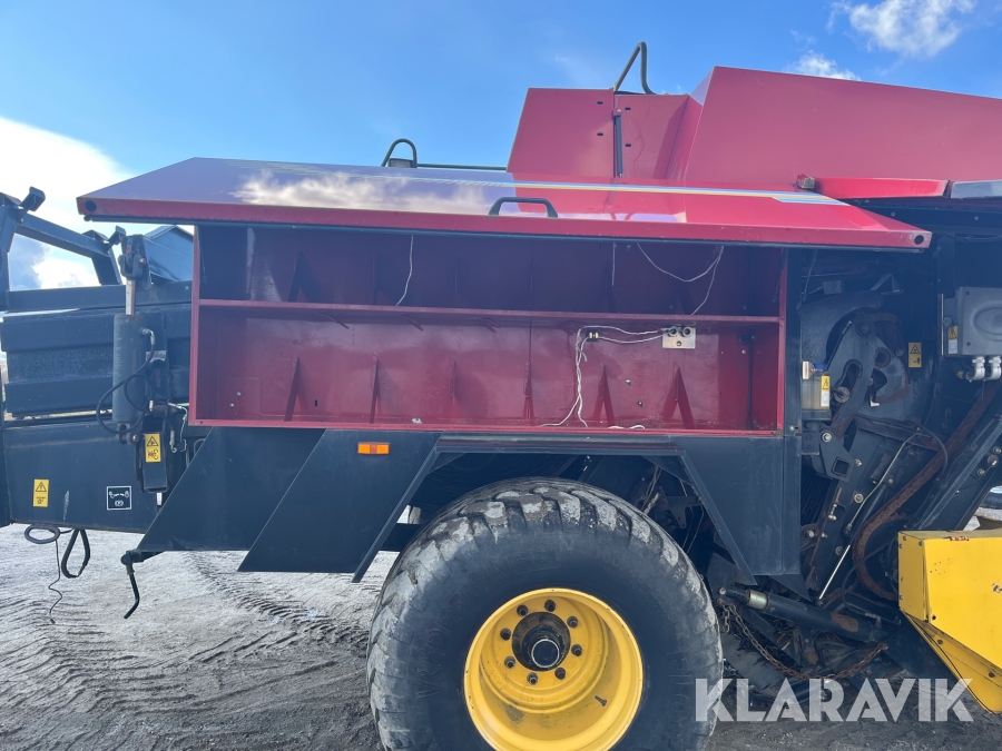 Fyrkantspress New Holland BB950, Örebro, Klaravik auktioner