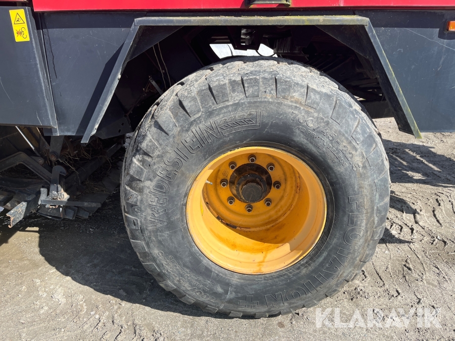 Fyrkantspress New Holland BB950, Örebro, Klaravik auktioner