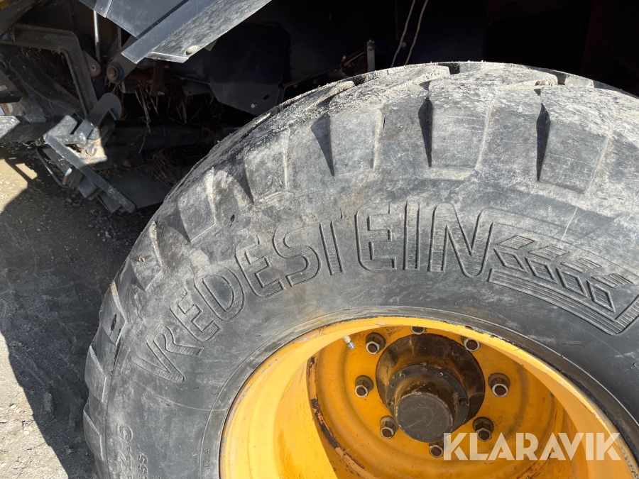 Fyrkantspress New Holland BB950, Örebro, Klaravik auktioner