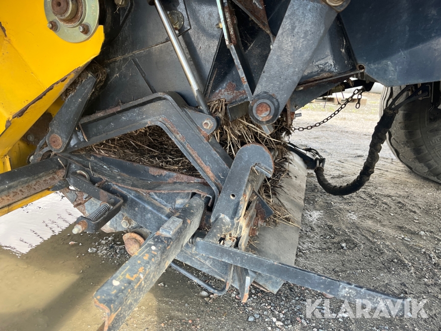 Fyrkantspress New Holland BB950, Örebro, Klaravik auktioner